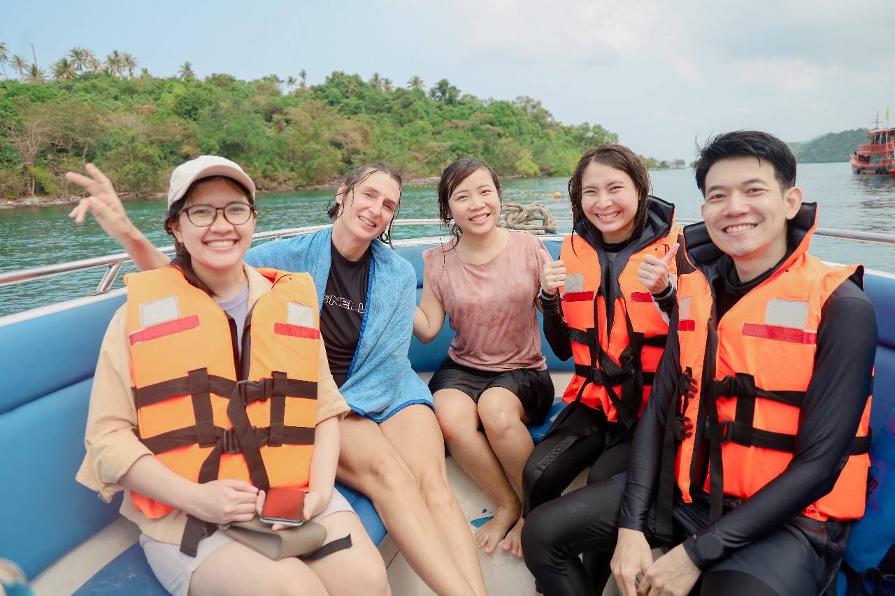 ท่องเที่ยวเกาะกูด Team Building Night Party ทัวร์หมู่คณะ